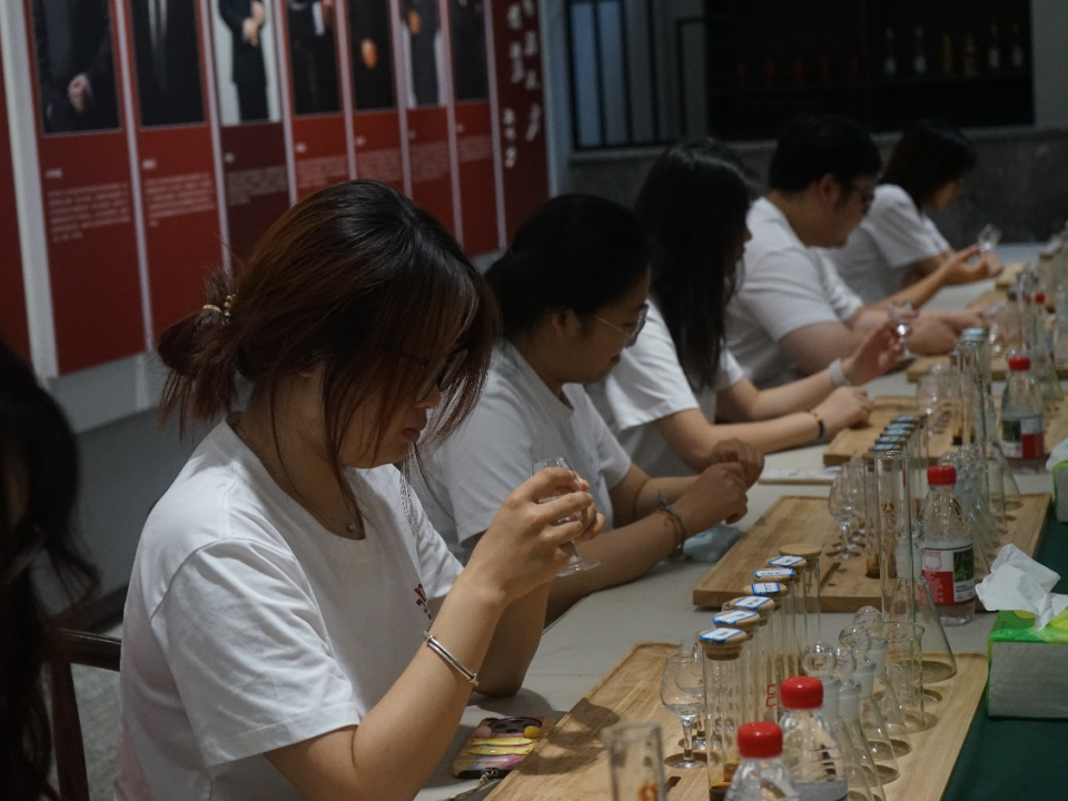 沪川薪传 六轶寻踪 | 找寻一盏灯、一杯酒、一座碑的精神原乡